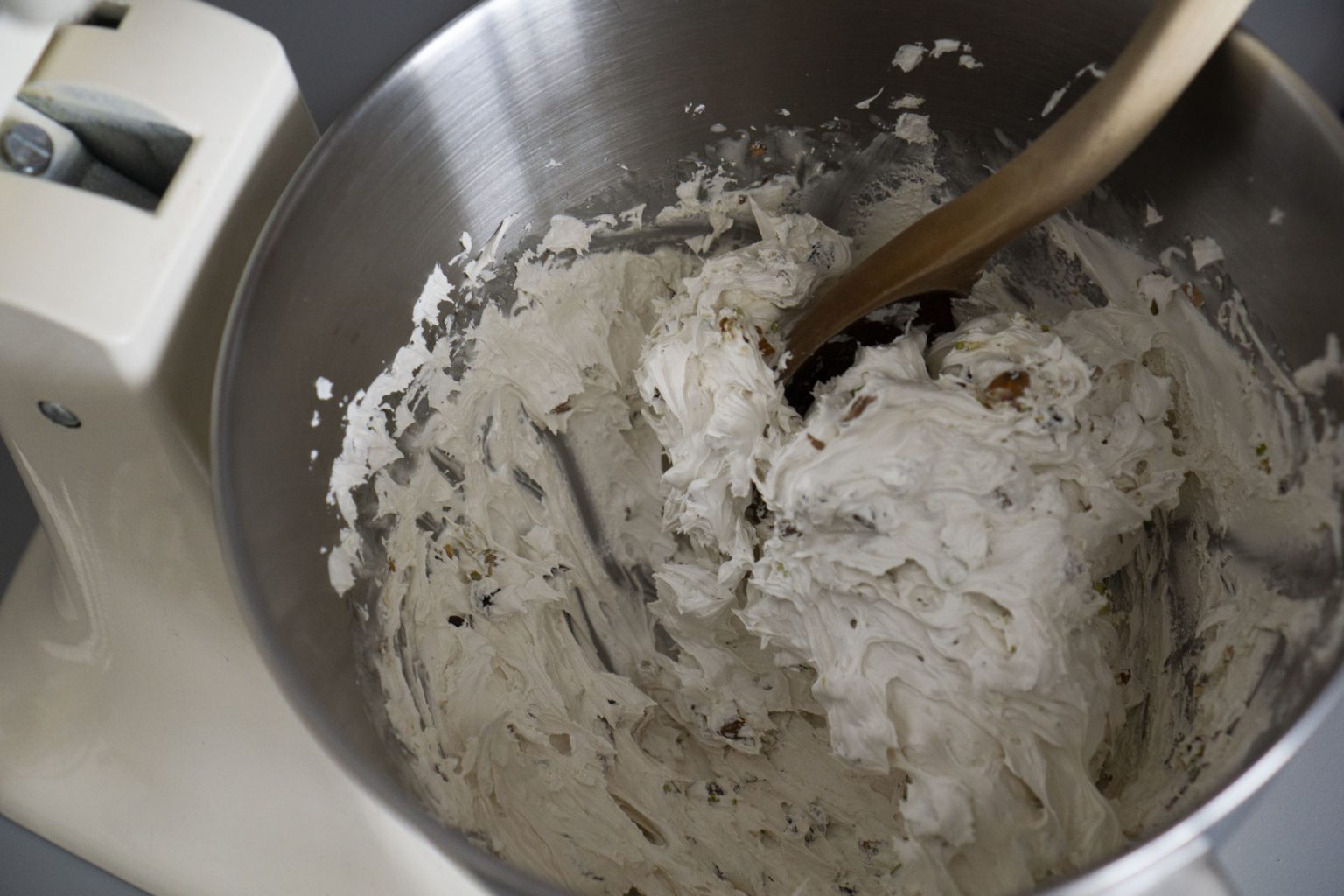 Nougat with almonds, pistachios and dried cherries - Cakesperiments