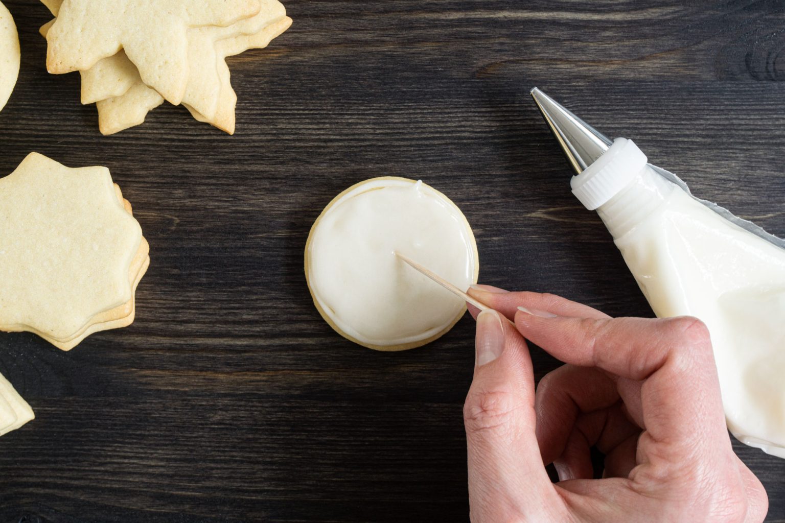 Easy Cookie Icing (Without Eggs) - Cakesperiments